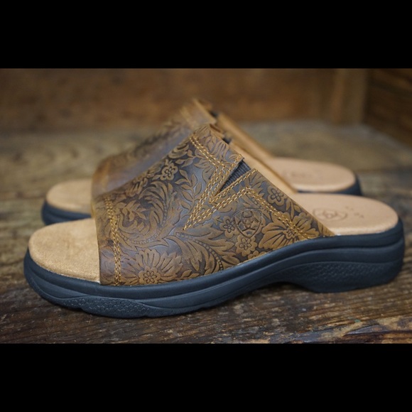 Ariat | Shoes | Ariat Bridgeport Floral Embossed Slide On Sandal | Poshmark